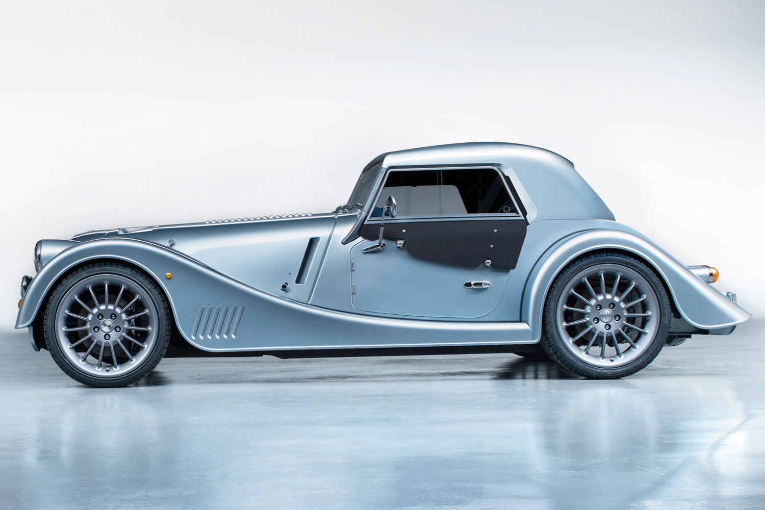 PLUS SIX | 株式会社オートプレステージ